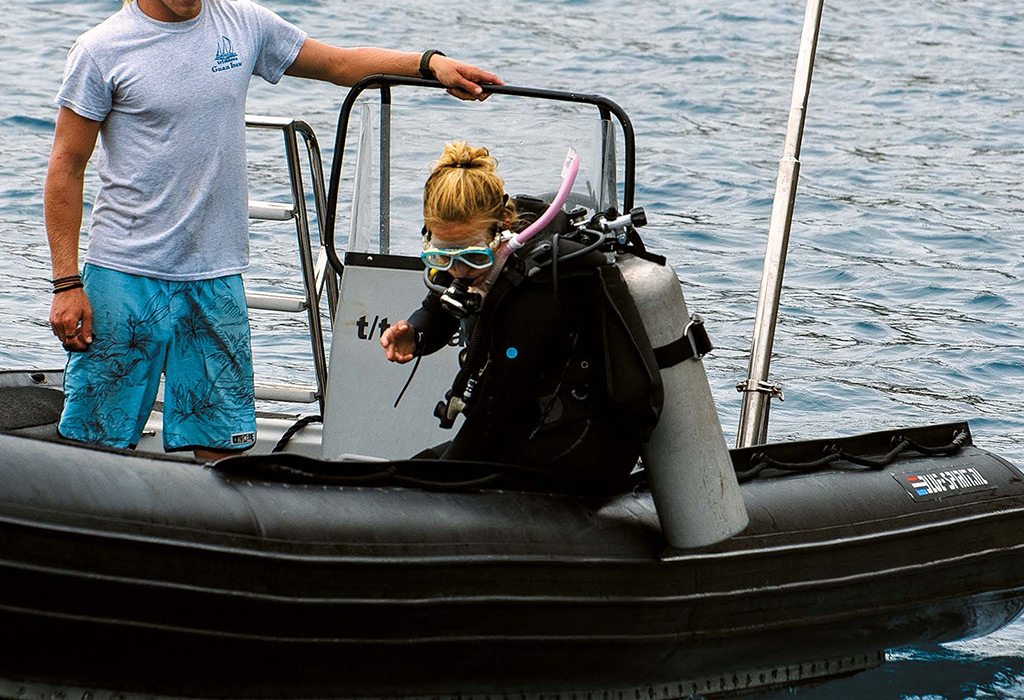 Entering From A Small Boat: The Backroll - Dive Training Magazine ...